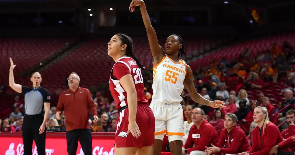 #16 Tennessee Lady Vols roll to 93-63 road win over Arkansas Razorbacks ...
