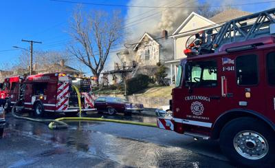 UPDATE: Chattanooga firefighters battle house fire on Chamberlain ...