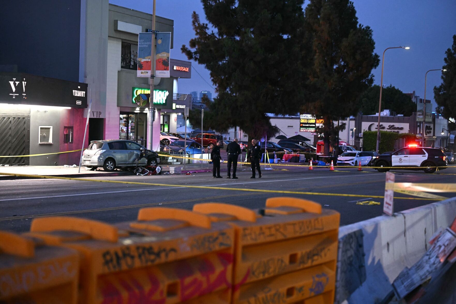 Vehicle drives into crowd at Hollywood nightclub | Regional/National Headlines | local3news.com