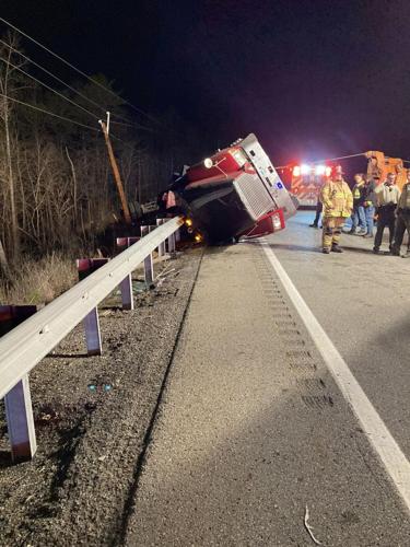 Flatbed trailer rollover accident on Cagle Mountain | Local News ...
