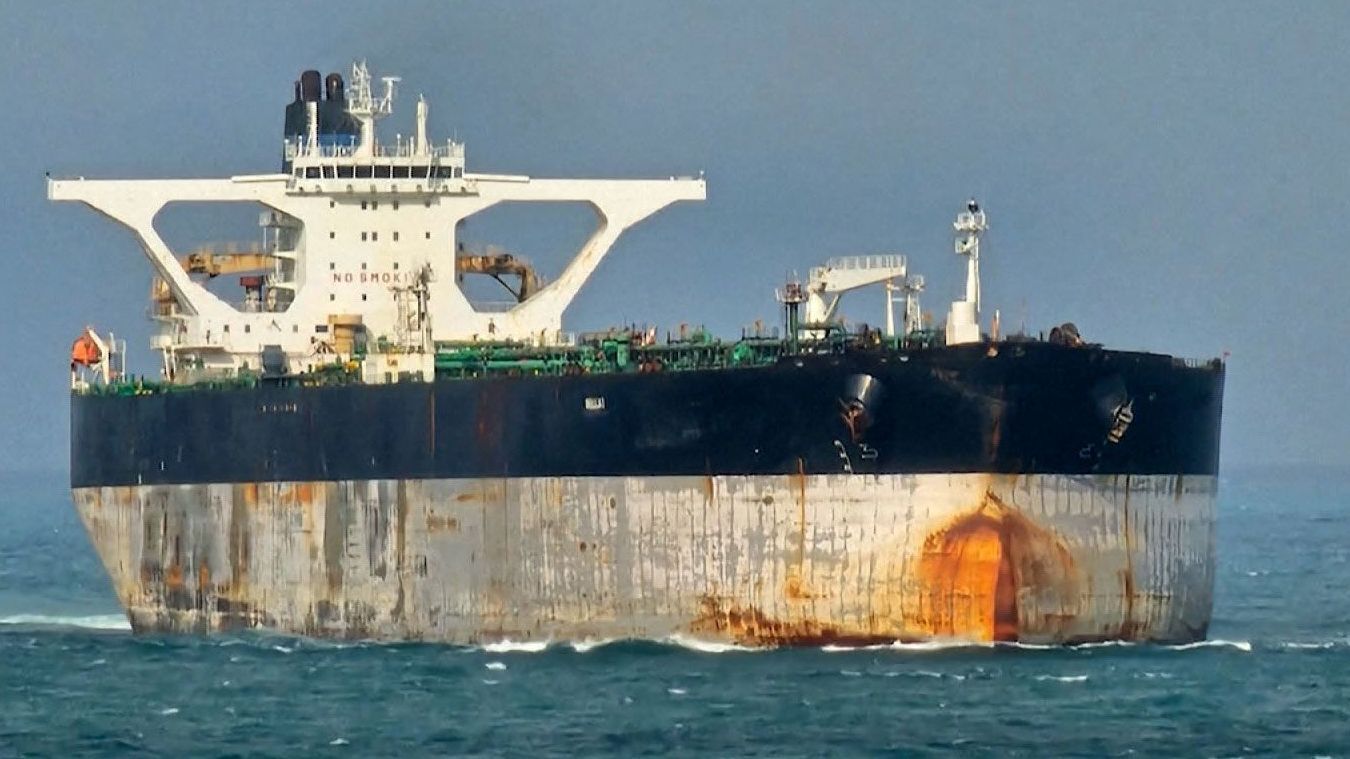Oil tanker pursued by US now has a Russian flag painted on its side ...