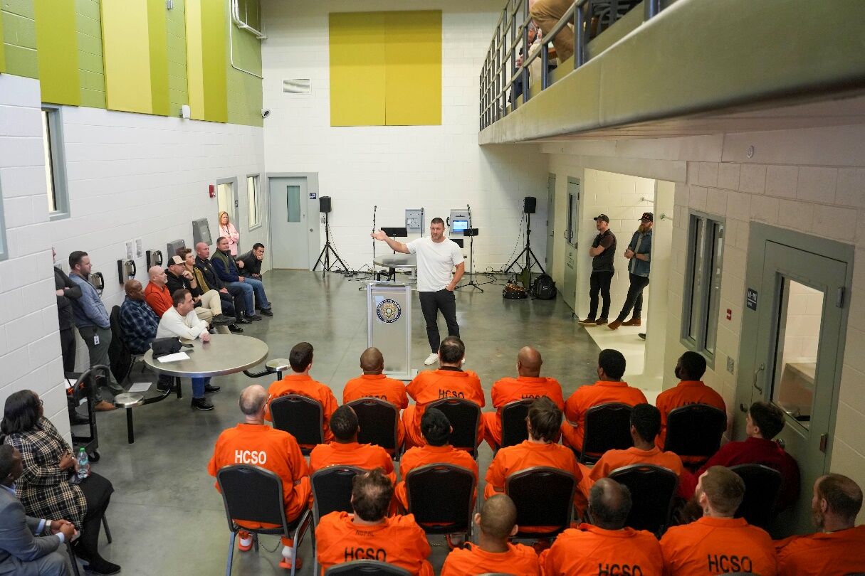Tim Tebow Inspires Inmates with Message of Hope | Local News ...