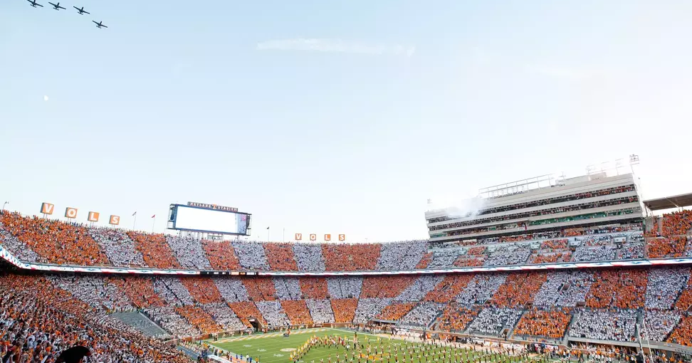 Tennessee jumps up to #15 in AP Top 25 Poll, Georgia drops two spots to ...