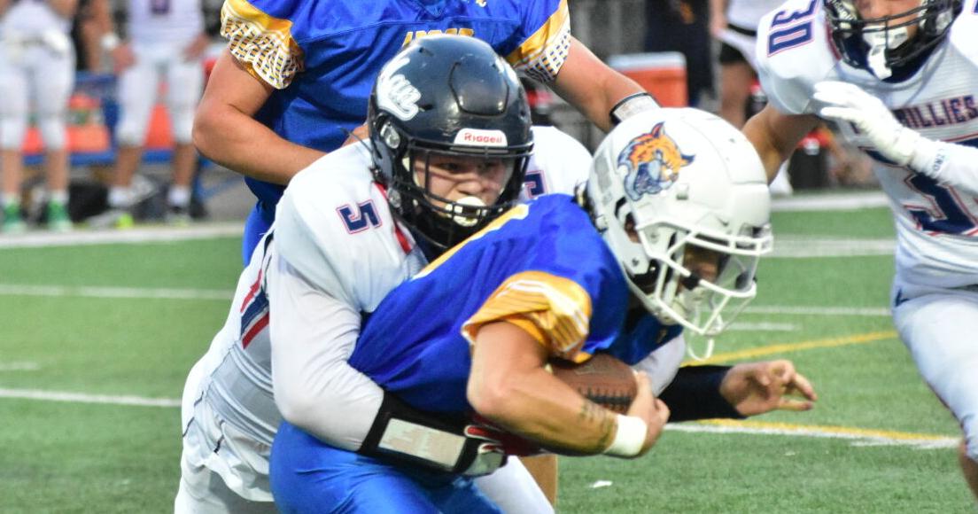 Logan football hosts county rival Man | Sports | loganbanner.com