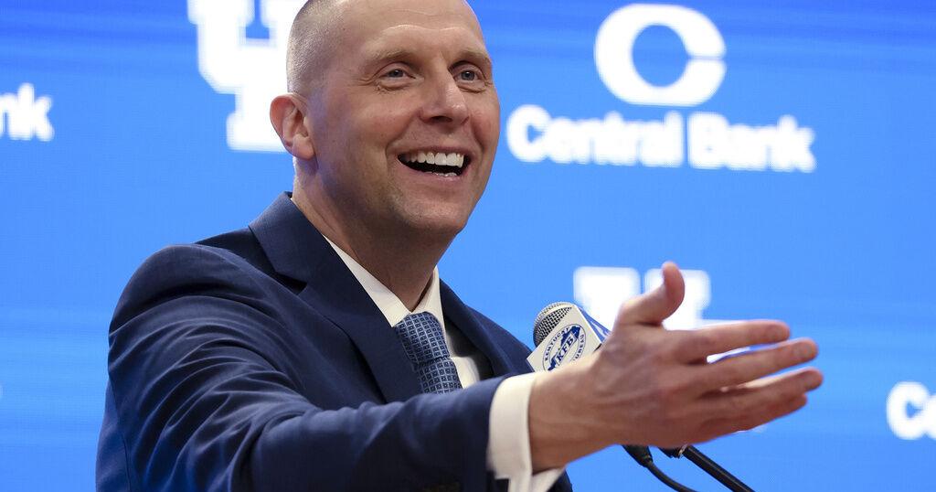 Mark Pope looks to veterans and being himself as he adapts to coaching ...