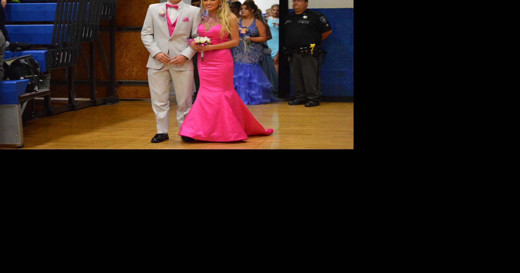 PHOTOS: Logan High prom walk | Photos | loganbanner.com