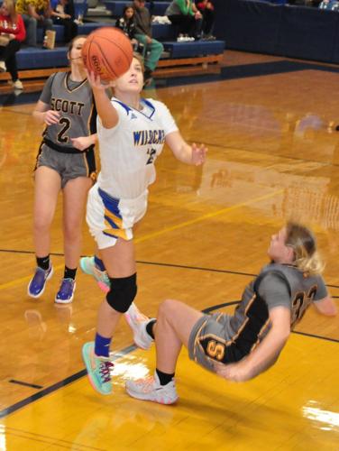 Undefeated Lady Cats romp to win over Scott | Sports | loganbanner.com