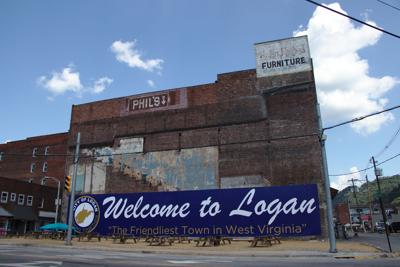 Huge 'Welcome to Logan' banner erected | News | loganbanner.com