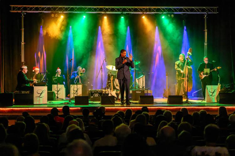 Landau returns "Home for the Holidays" with Logan stop | News ...