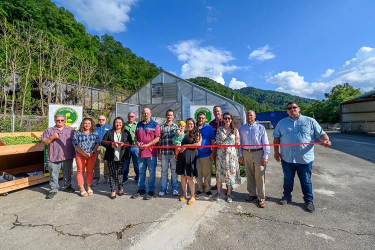 New greenhouse unveiled at county resource center | News | loganbanner.com