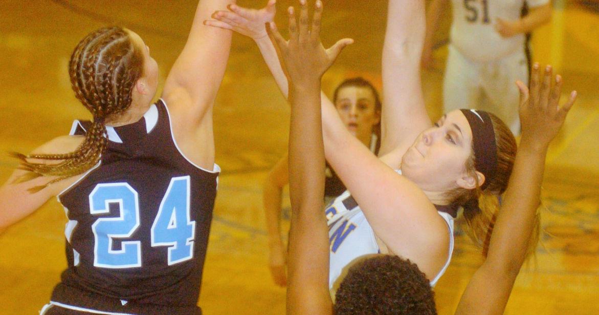 Logan girls dig Wednesday win over Miners | Sports | loganbanner.com