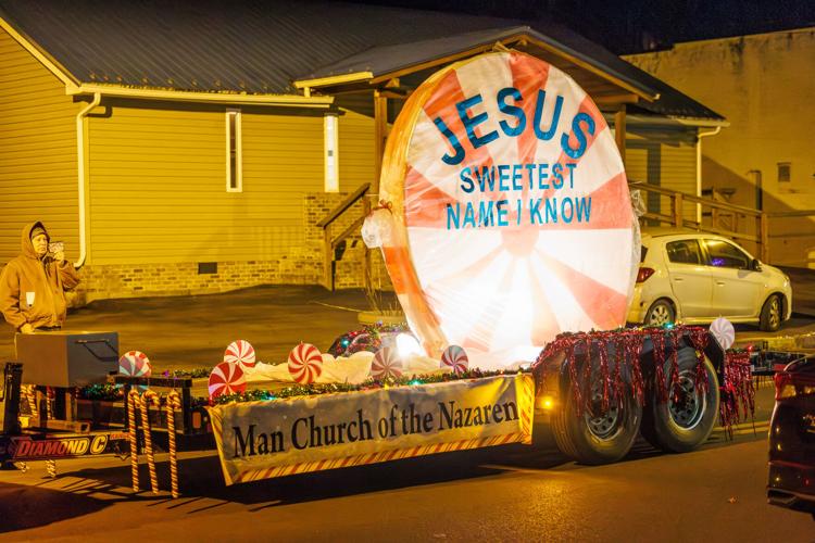 Town of Man hosts annual Christmas Parade | News | loganbanner.com