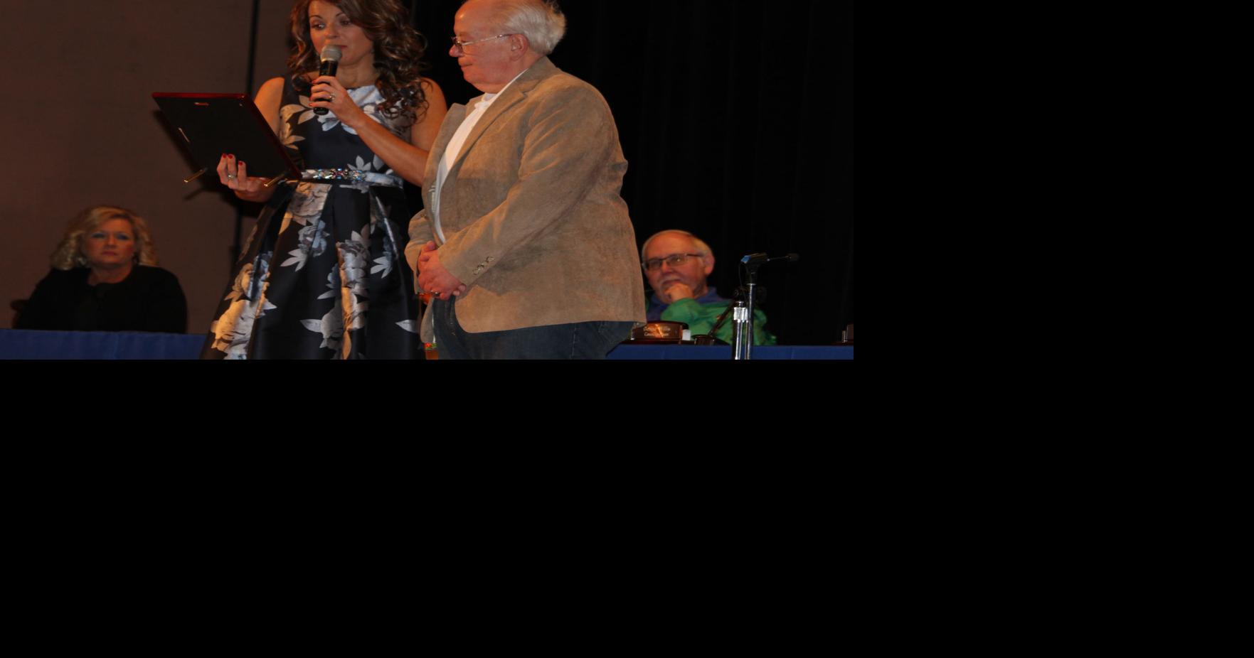 Logan mayor receives key to city | News | loganbanner.com