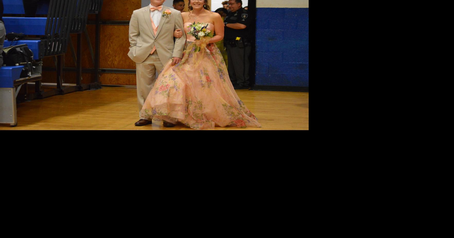 Logan High School students celebrate junior and senior prom | News ...