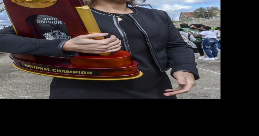 Glenville State's Kim Stephens wins Furfari Award as state's College ...