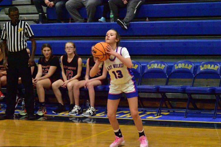 LMS Lady Timberwolves defeat Ravenswood, 42-34 | Sports | loganbanner.com