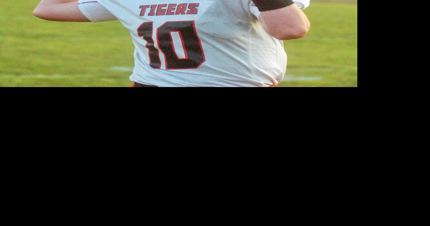 Berry in the spotlight as Tigers' starting QB | Sports | loganbanner.com