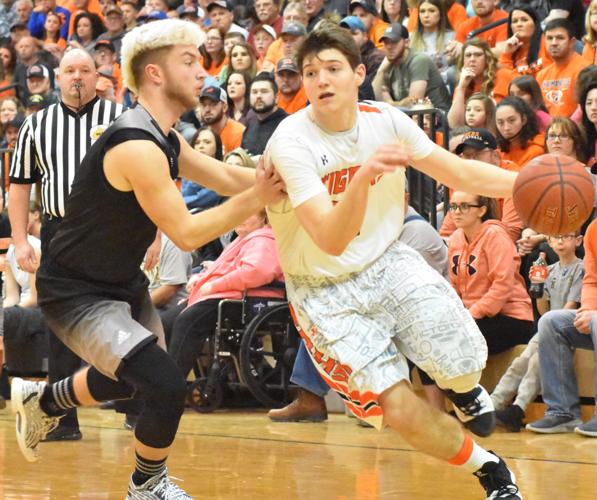 Tigers defeat Westside in battle of top teams | Sports | loganbanner.com