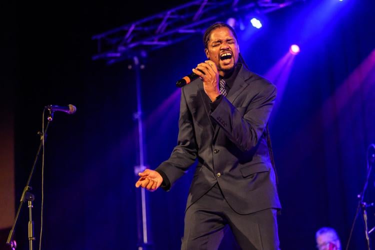 Landau returns "Home for the Holidays" with Logan stop | News ...