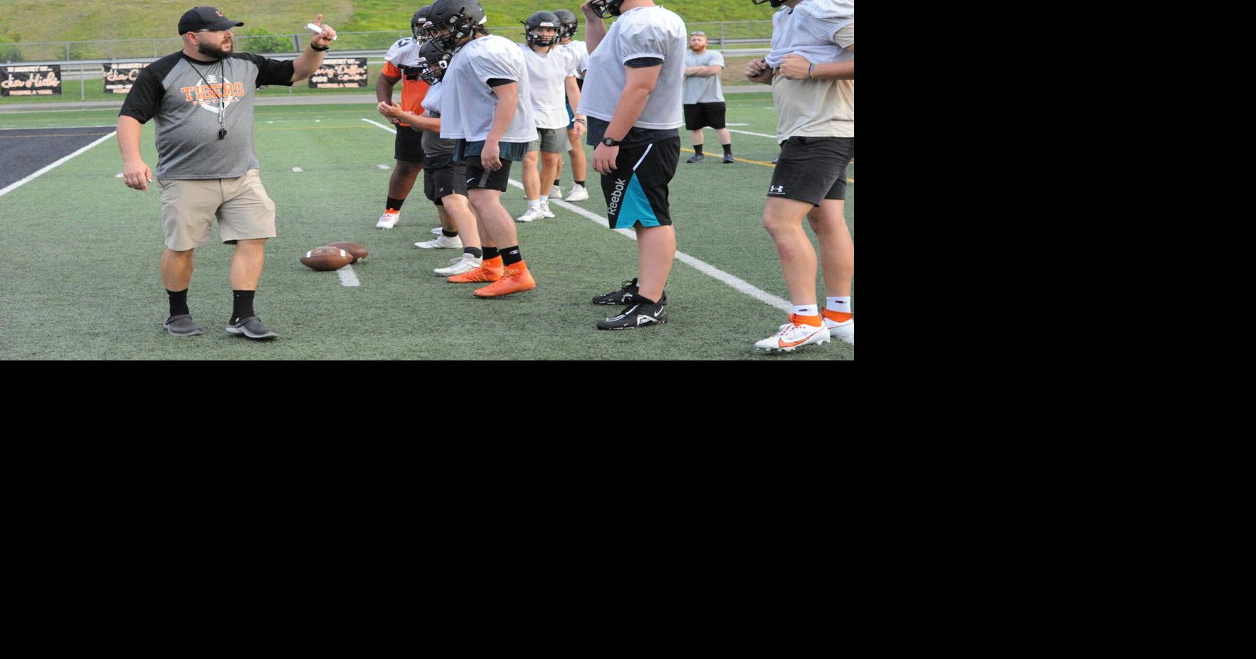 CRHS football practices on Thursday | Sports | loganbanner.com