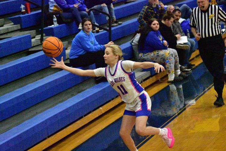 LMS Lady Timberwolves defeat Ravenswood, 42-34 | Sports | loganbanner.com
