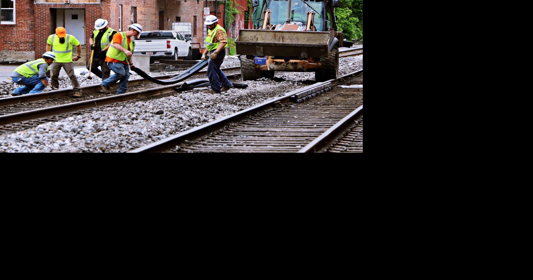 CSX employees perform track maintenance | News | loganbanner.com