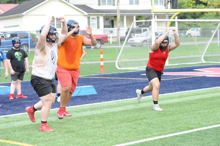 Man football hits the practice field on flex day | Sports | loganbanner.com