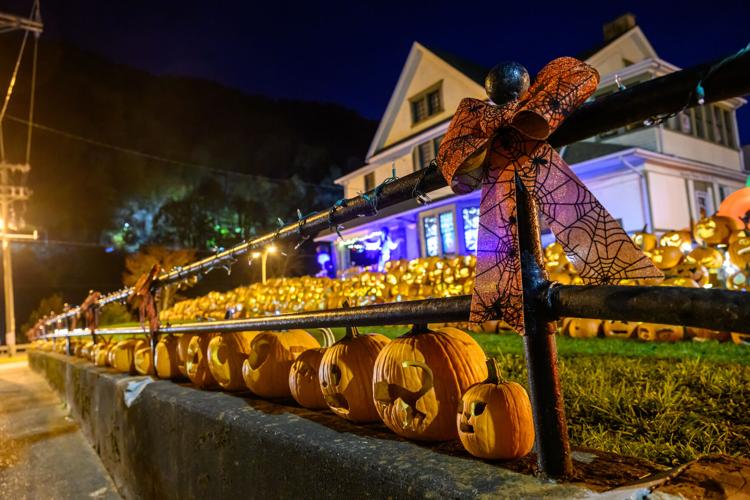 Pumpkin House features over 2,400 pumpkins | News | loganbanner.com