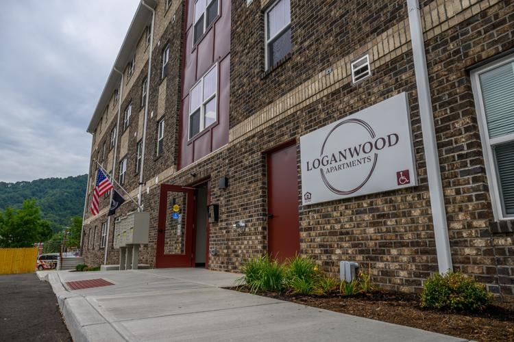 Ribbon cut to Loganwood apartments | News | loganbanner.com