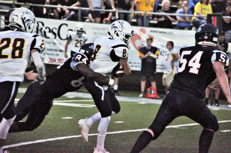 Photos: Man 62, Logan 8 (High School Football) | Photos | loganbanner.com