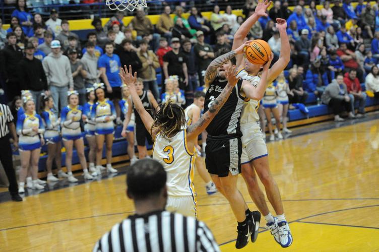 Panthers hold off Logan rally for 72-65 win | Sports | loganbanner.com