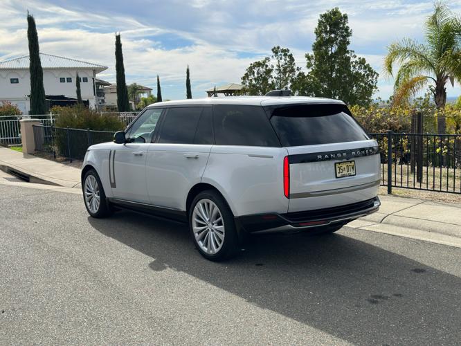 2025 Range Rover SE LWB 7 offers luxury option at lower price | On the ...