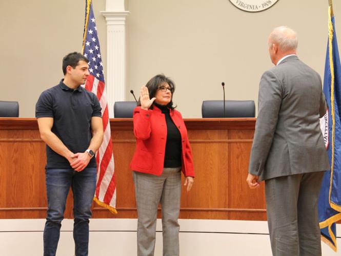 New Purcellville mayor, four Town Council members, sworn into office ...