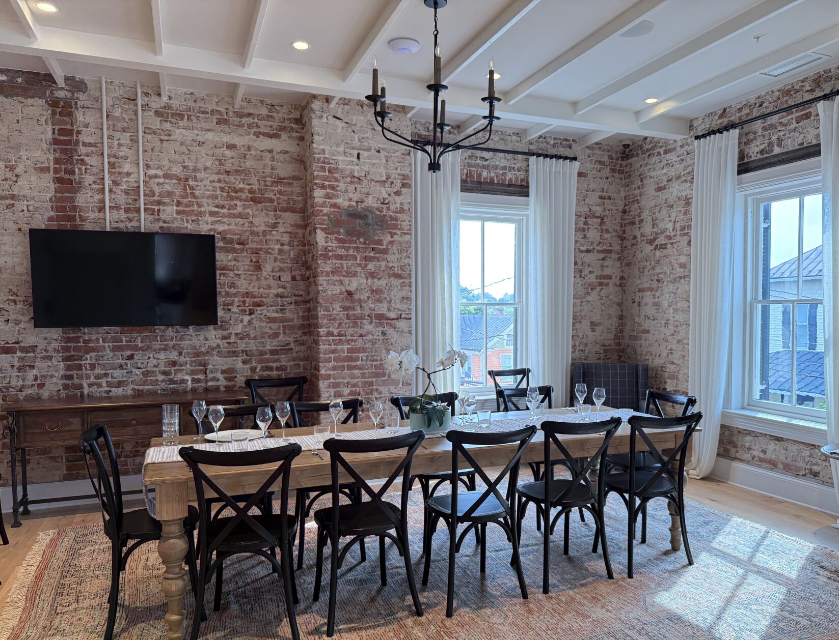 New restaurant, landmark space: Shutters on King opens in downtown ...