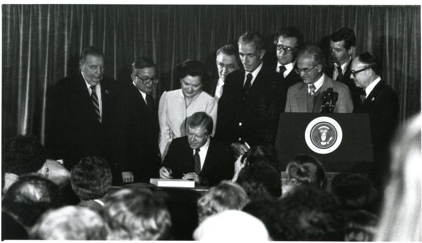 President Carter signed college aid bill in Loudoun County in 1980 ...