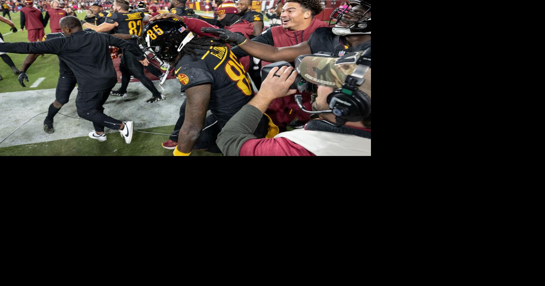 PHOTOS: Last-second Hail Mary lifts Commanders to 18-15 win over Bears ...