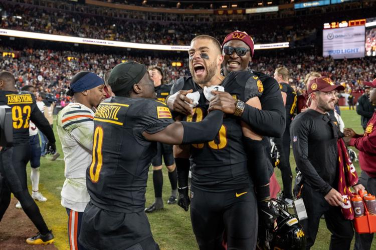 PHOTOS: Last-second Hail Mary lifts Commanders to 18-15 win over Bears ...