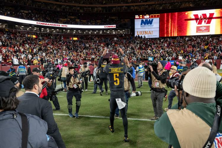 PHOTOS: Last-second Hail Mary lifts Commanders to 18-15 win over Bears ...