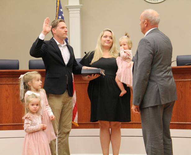 New Purcellville mayor, four Town Council members, sworn into office ...