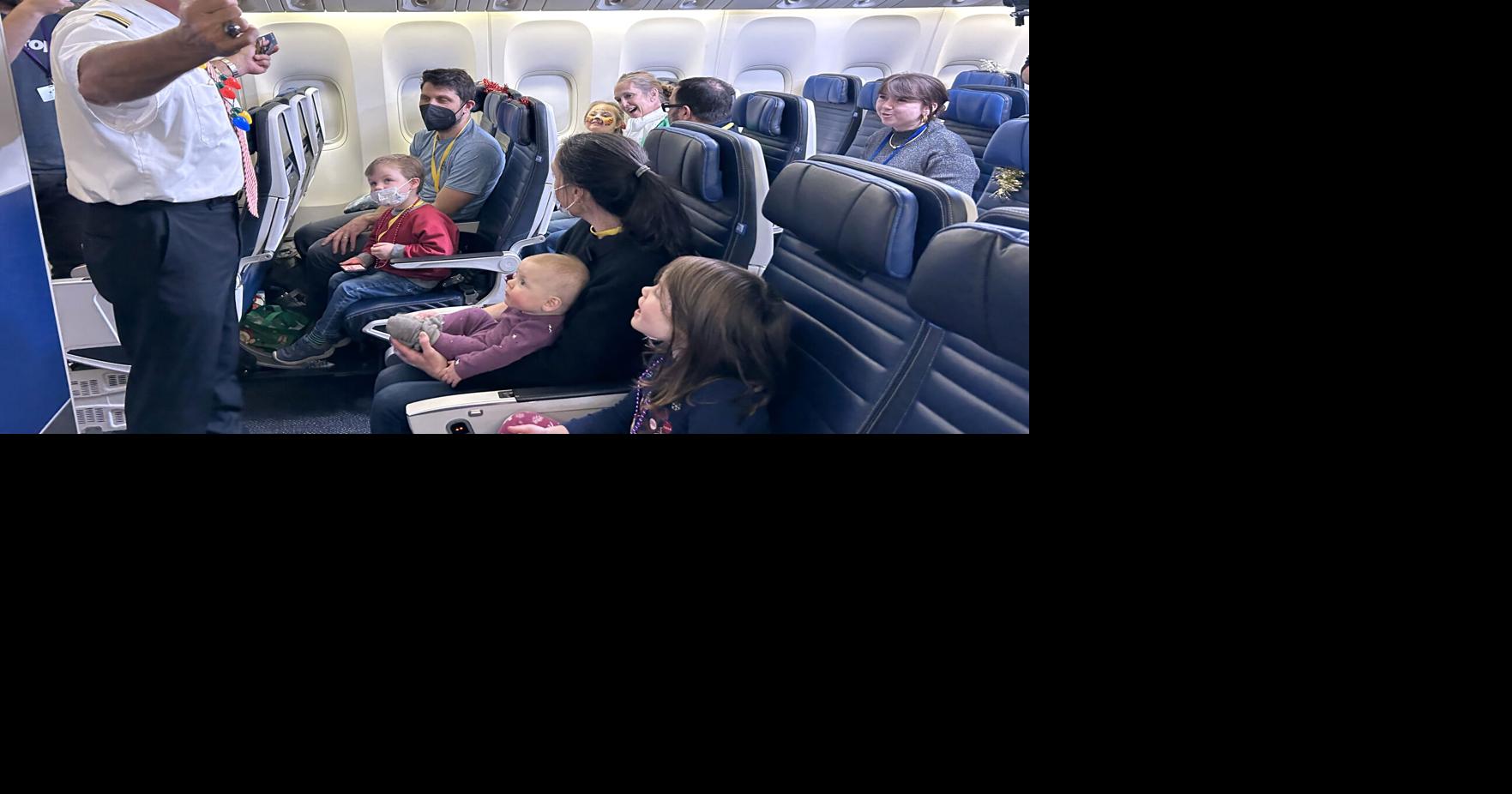 United Airlines hosts Fantasy Flight to visit Santa at Dulles Airport ...