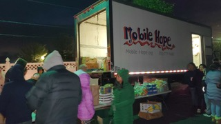 Mobile Hope teams up with local church to distribute Thanksgiving meals ...