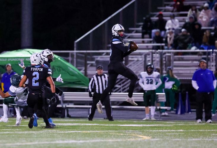 PHOTOS: Stone Bridge storms into regional final | Sports | loudountimes.com