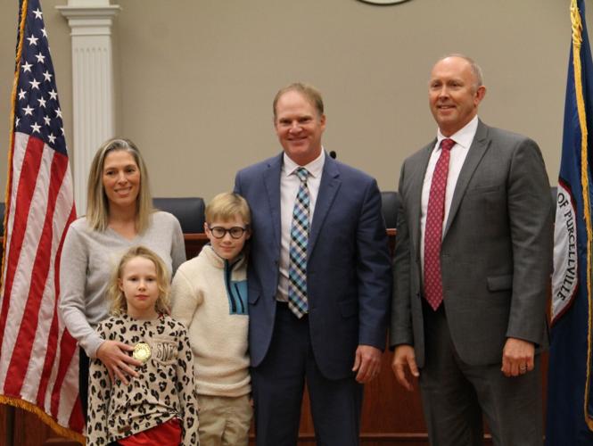 New Purcellville mayor, four Town Council members, sworn into office ...