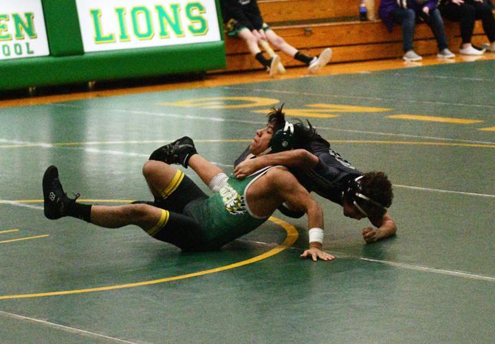 Lynden boys wrestling beat Meridian and Nooksack | Sports | lyndentribune.com