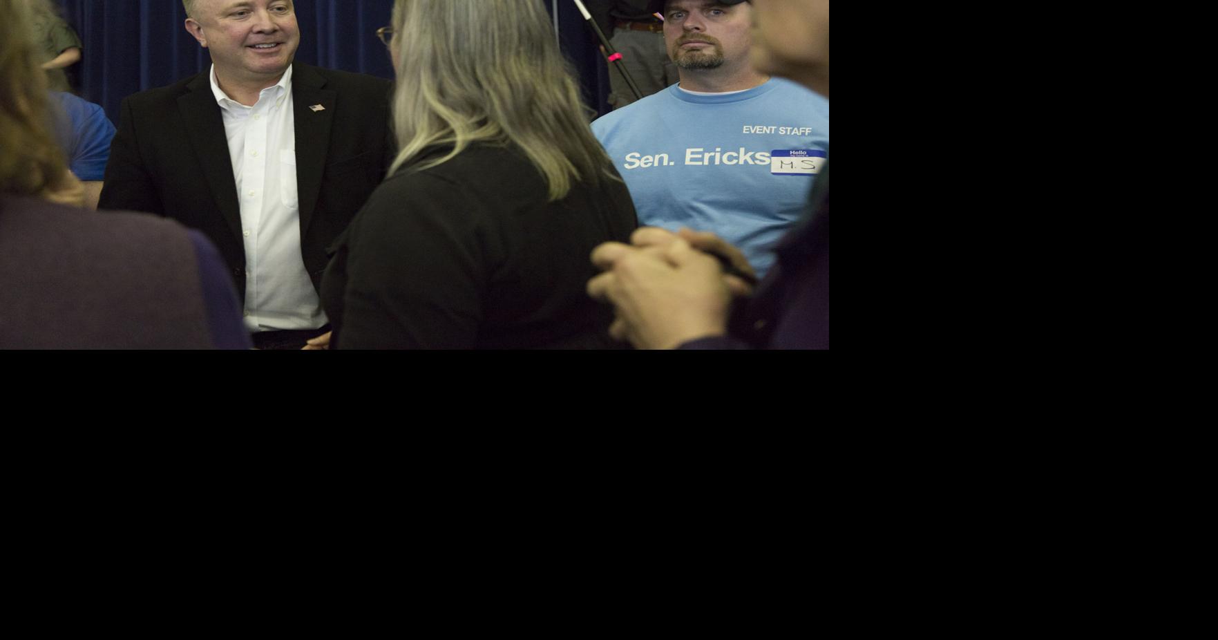 Sen. Doug Ericksen holds two-hour town hall | News | lyndentribune.com