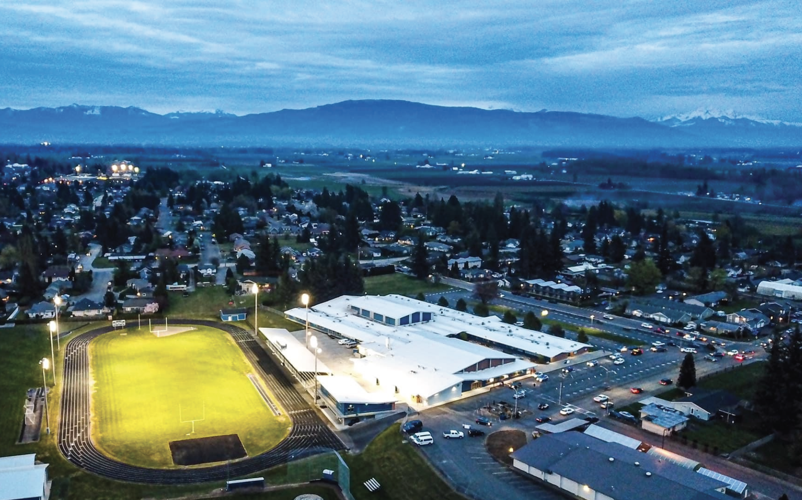 Stadium lights shine Friday for class of 2020 | News | lyndentribune.com
