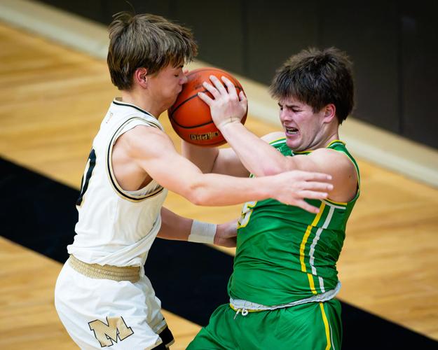 Lynden stays perfect with win over Meridian, despite Jenkins’ 32 and 14 | Sports | lyndentribune.com