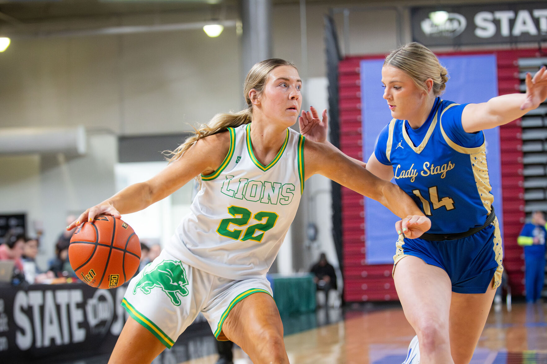 Unstoppable Lynden girls dominate No. 2 Stags | Sports | lyndentribune.com