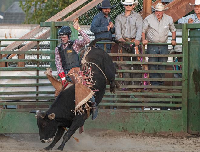 Sumas hosts annual Bull-A-Rama rodeo | Sports | lyndentribune.com