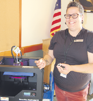 3D printer comes to Lynden Library | Academics | lyndentribune.com